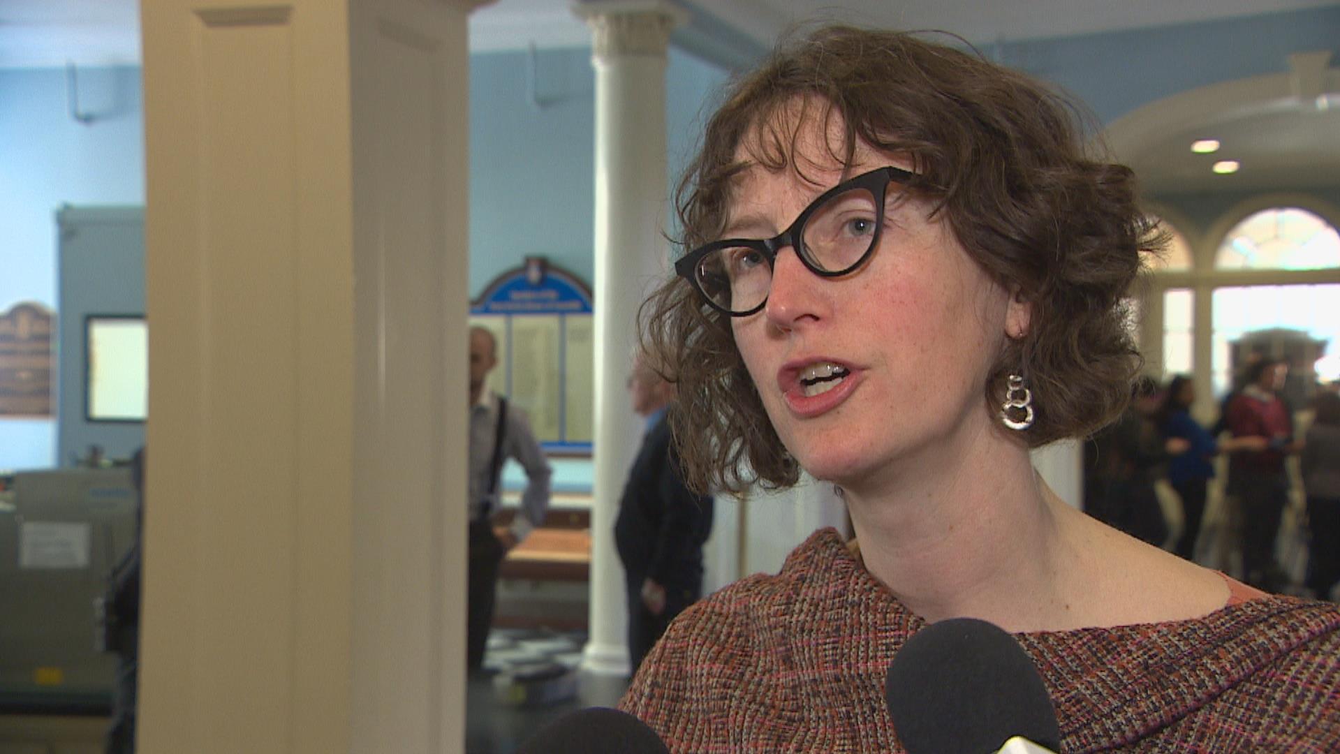 La députée provinciale Lisa Roberts tente sa chance au NPD fédéral ...