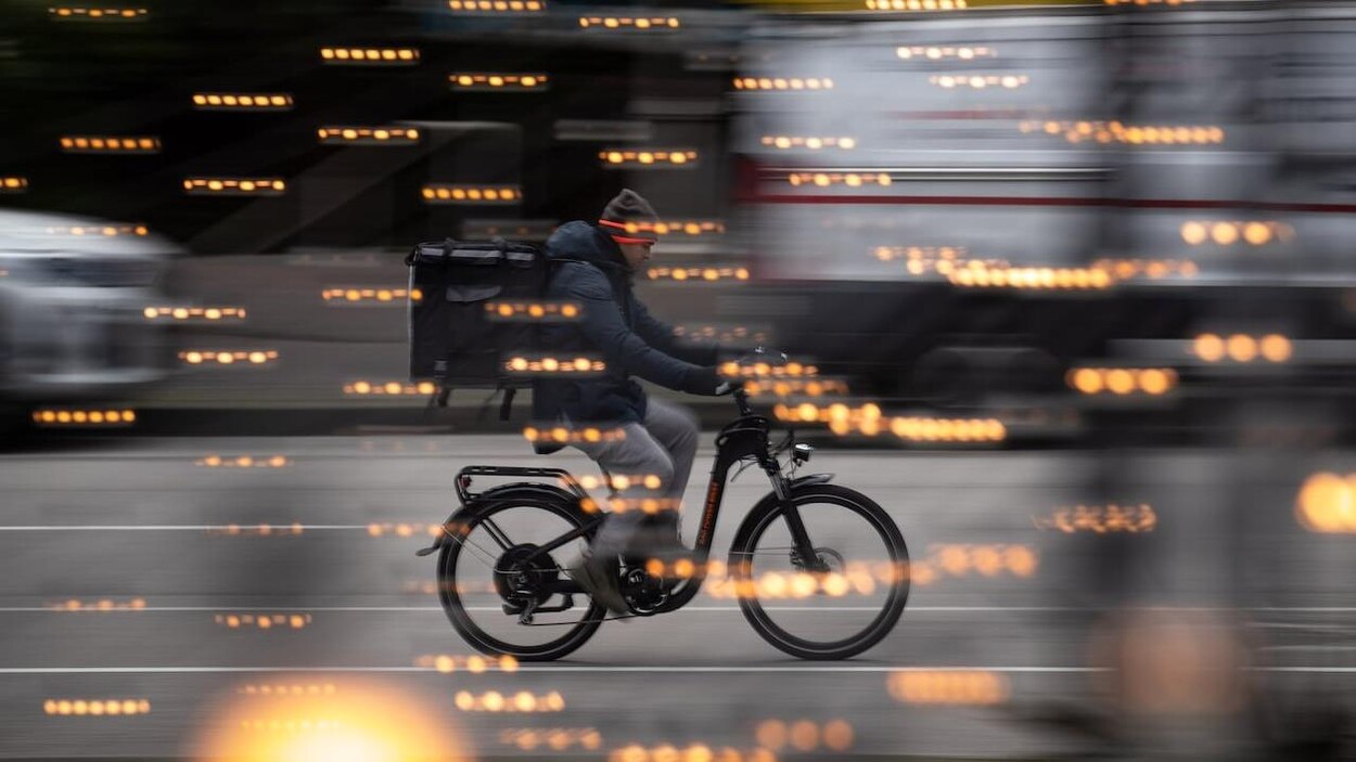 Nearly one-quarter of Canadians work in the gig economy: poll | Radio ...