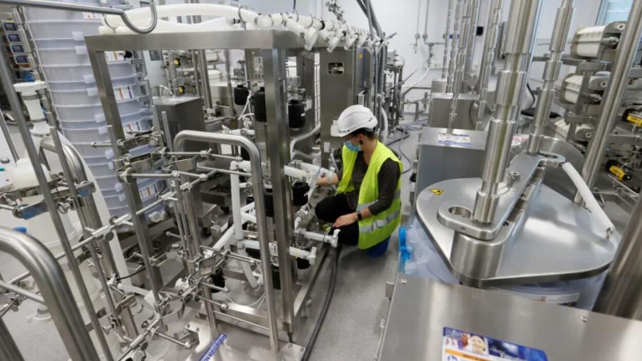 Federal government invests $200 million to build an mRNA vaccine plant ...