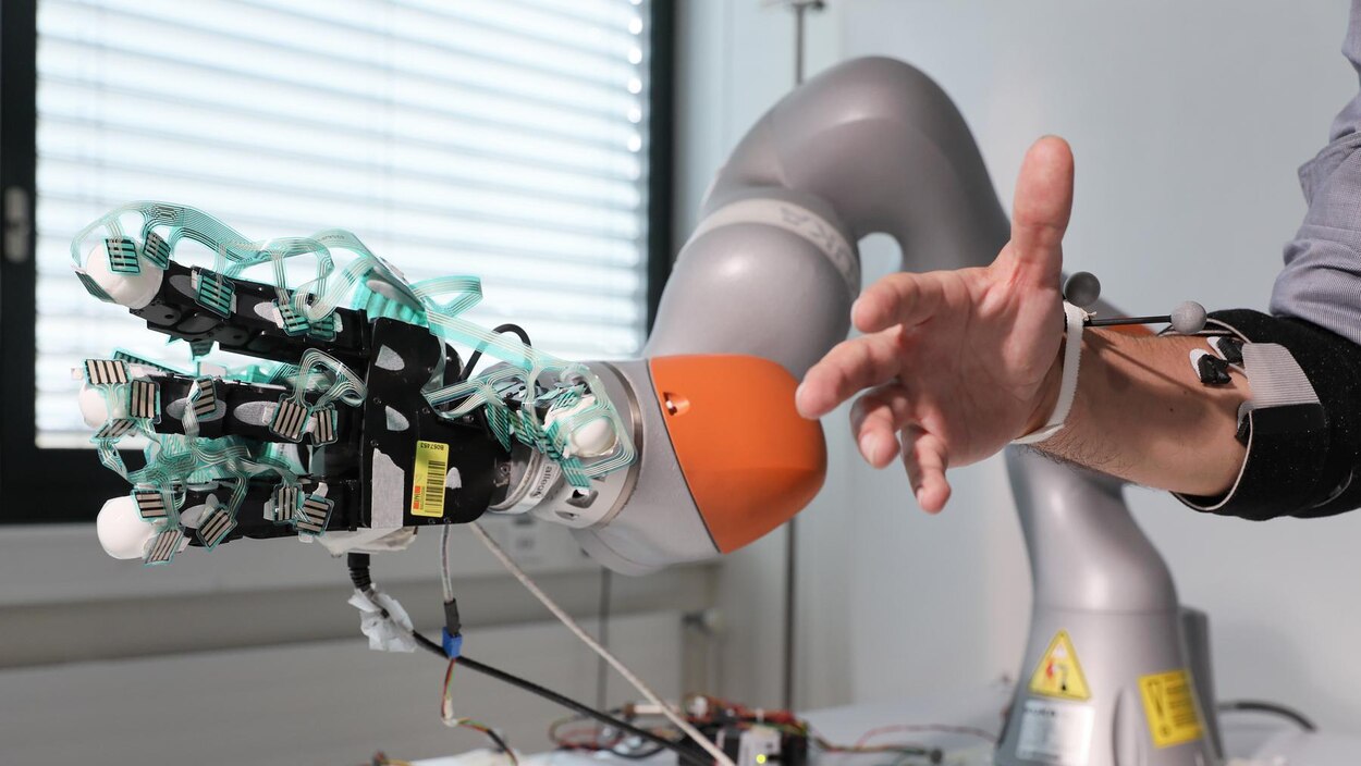 La neuroprothèse d’une main contrôlée par son utilisateur | Radio-Canada