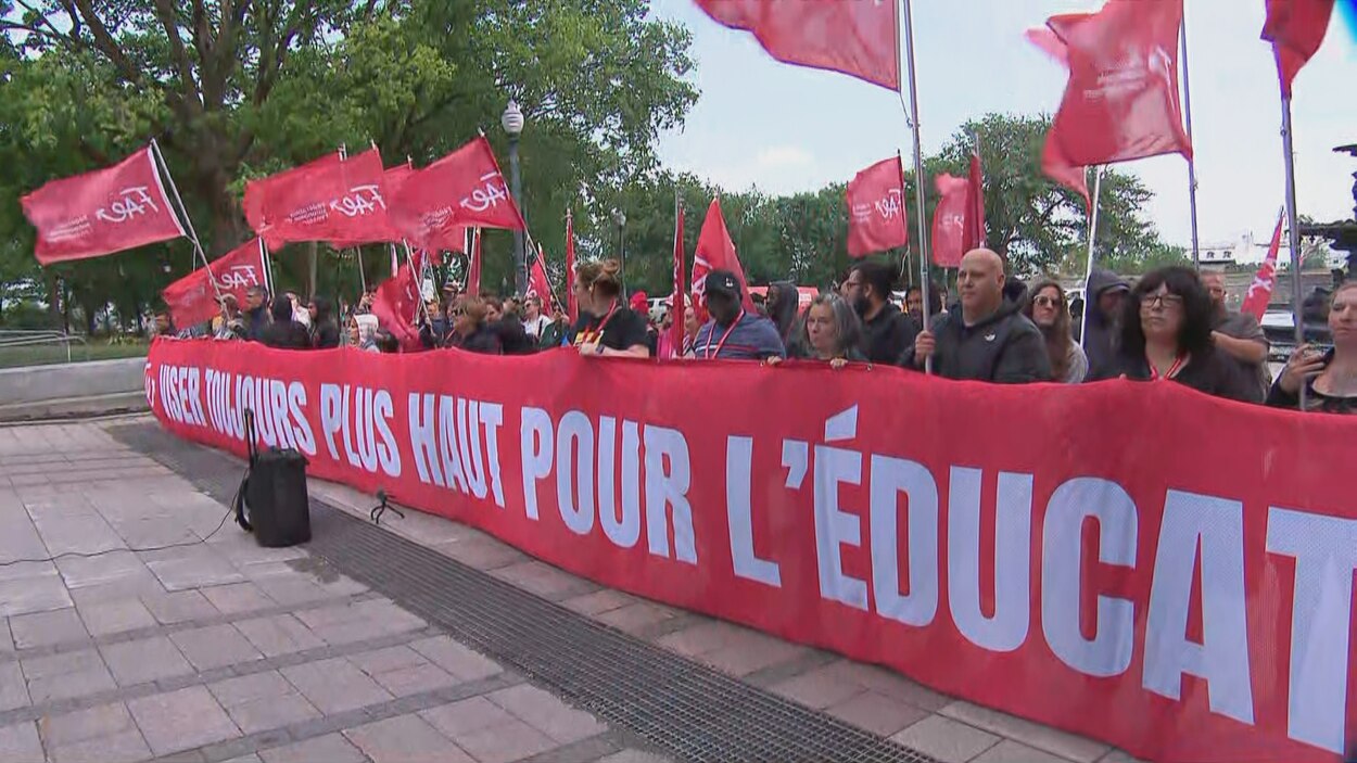 Les 65 000 enseignants de la FAE en grève illimitée à compter du 23 ...