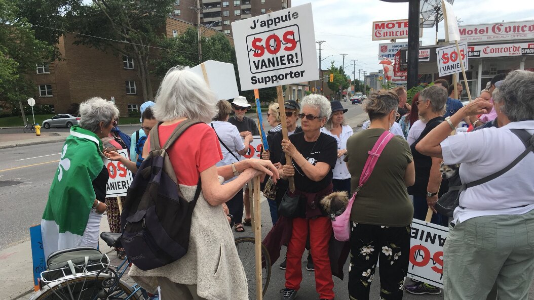 Retour sur la marche anniversaire SOS Vanier | OHdio | Radio-Canada