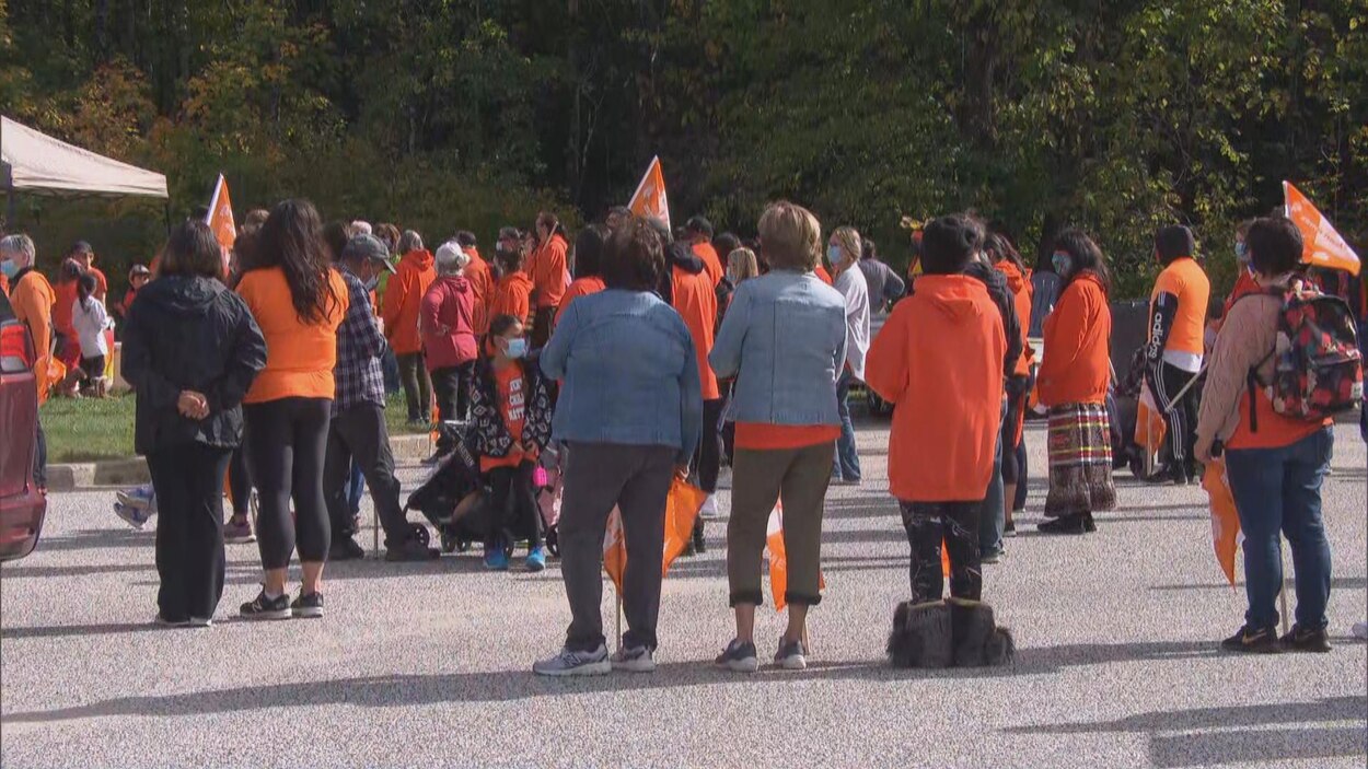 Une marche pour les survivants des pensionnats pour Autochtones à Kitigan Zibi | Radio-Canada