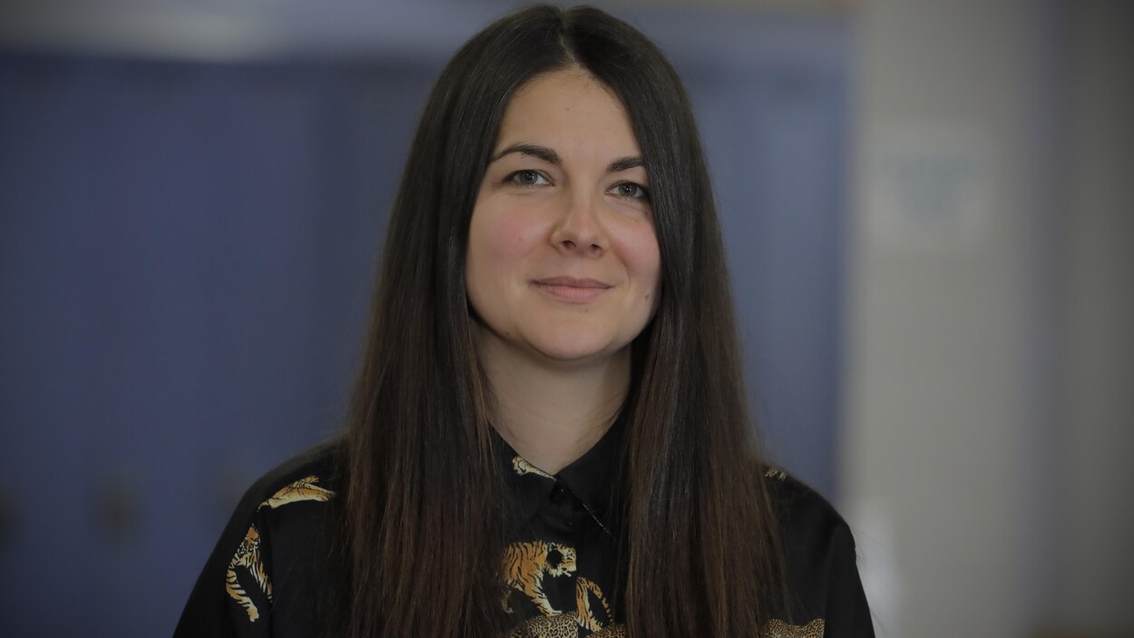 Marie-Naëlle enseigne à son groupe qu'elle n'a pas vu depuis plusieurs ...