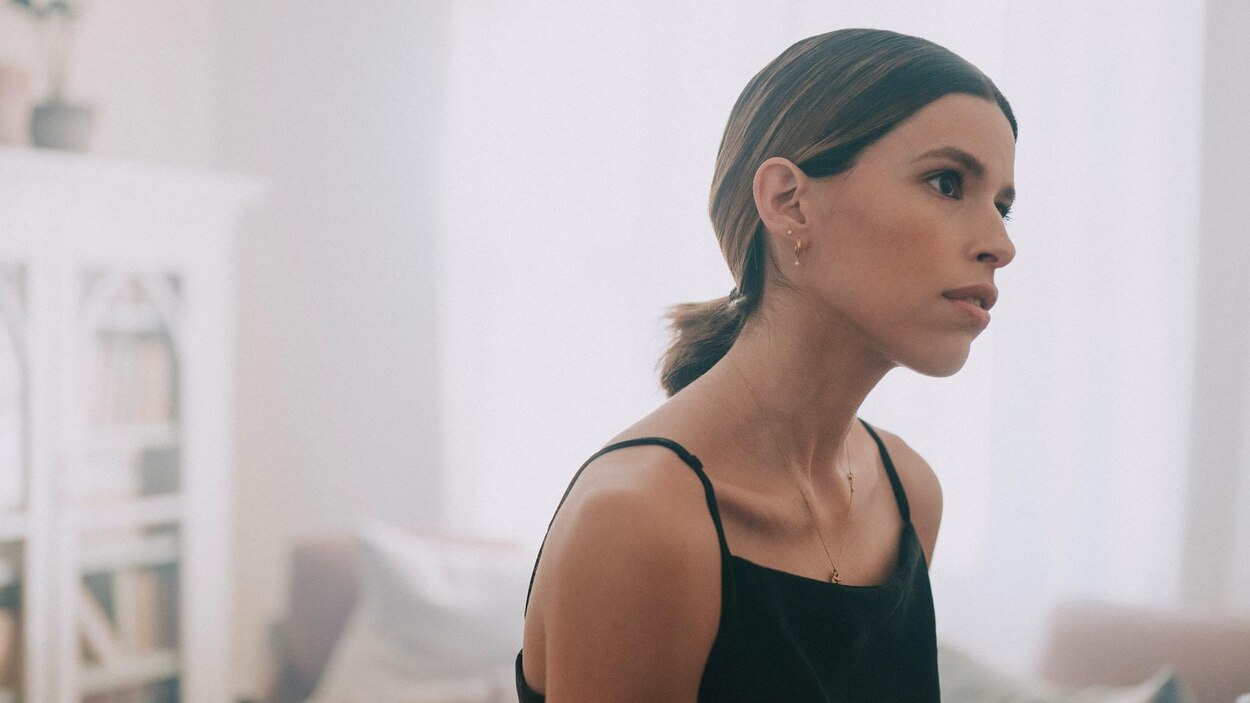 Marilou lance le vidéoclip de sa nouvelle chanson, Rose pâle | Radio-Canada