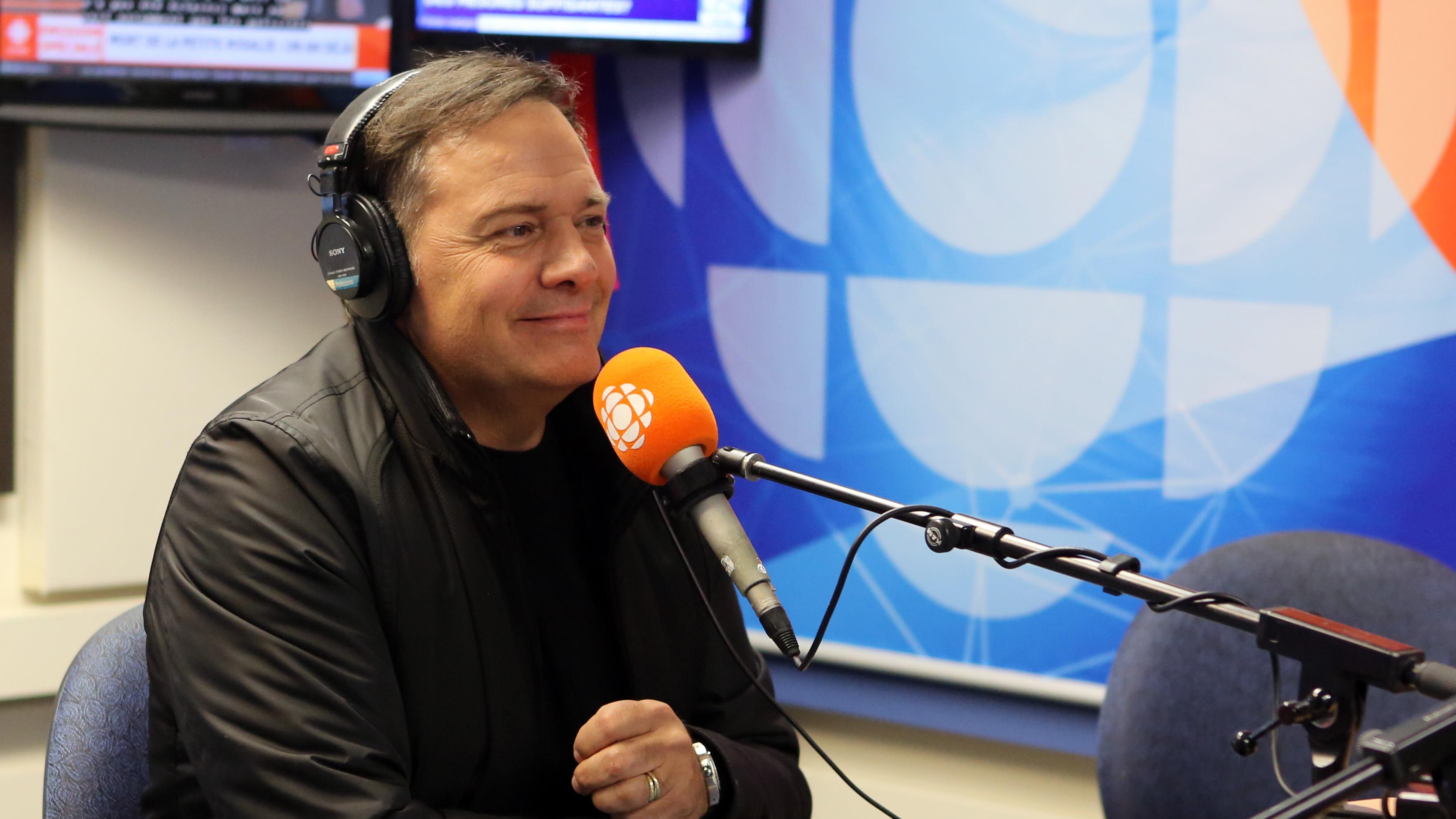 Mario Pelchat rend hommage à Charles Aznavour | OHdio | Radio-Canada