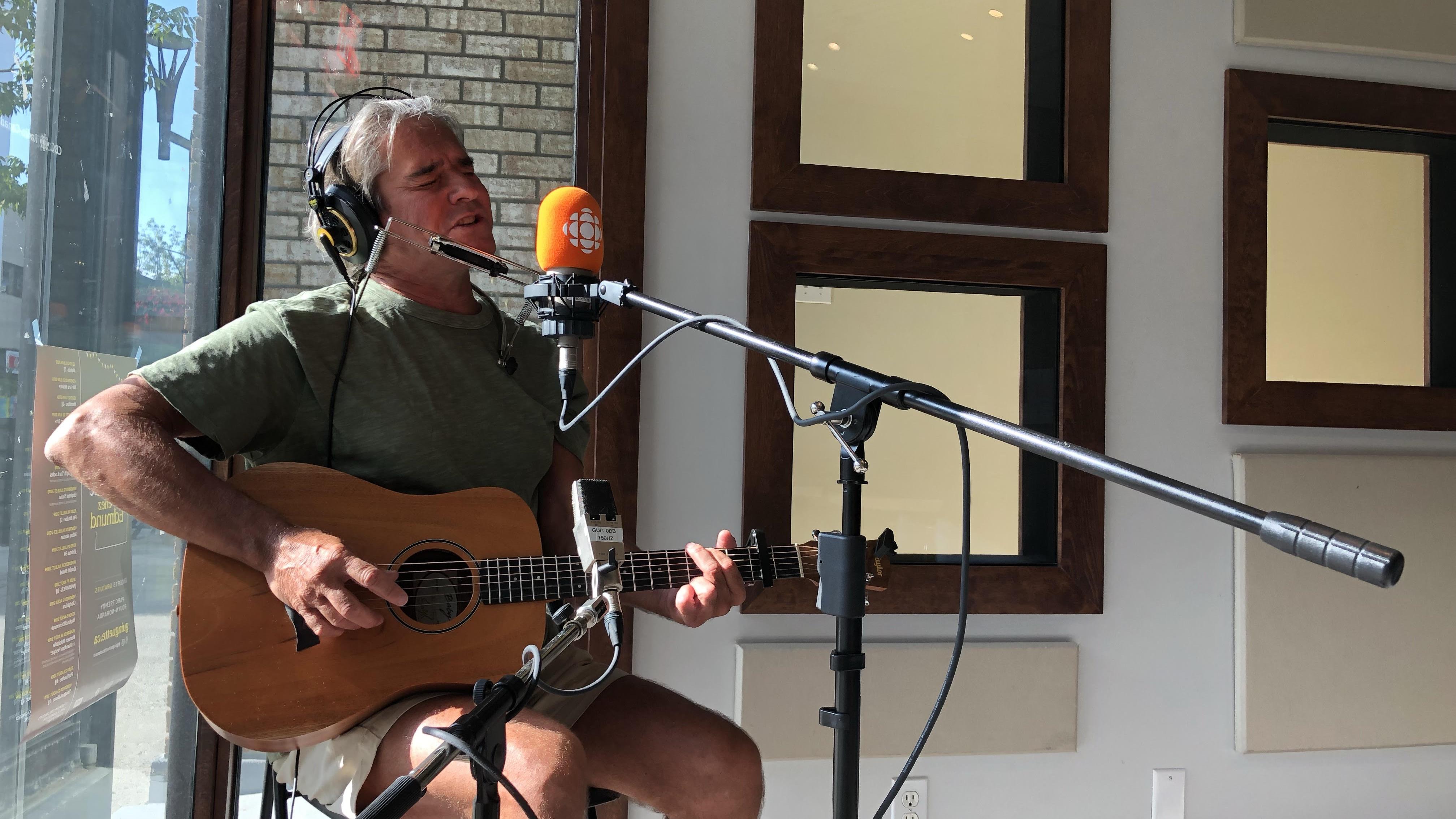 Exclusif : Mario Peluso dévoile son nouvel album à Des matins en or ...