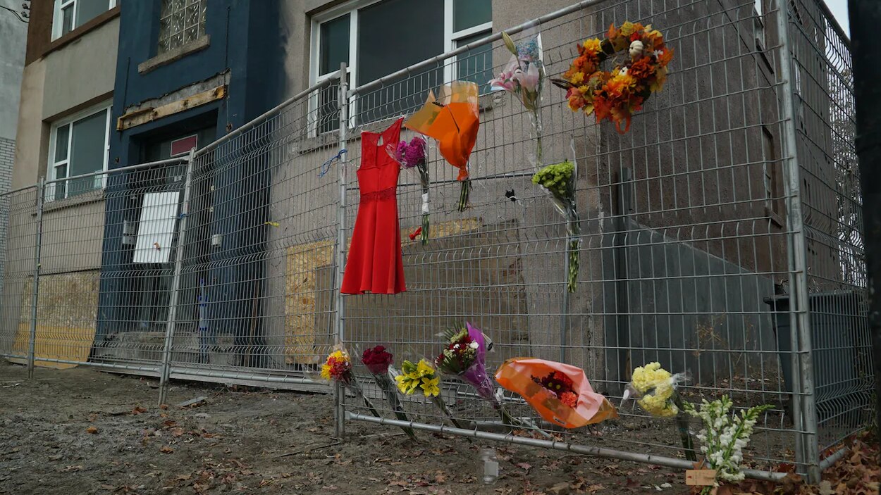 Un mémorial improvisé pour Mary Papatsie dans le quartier Vanier ...