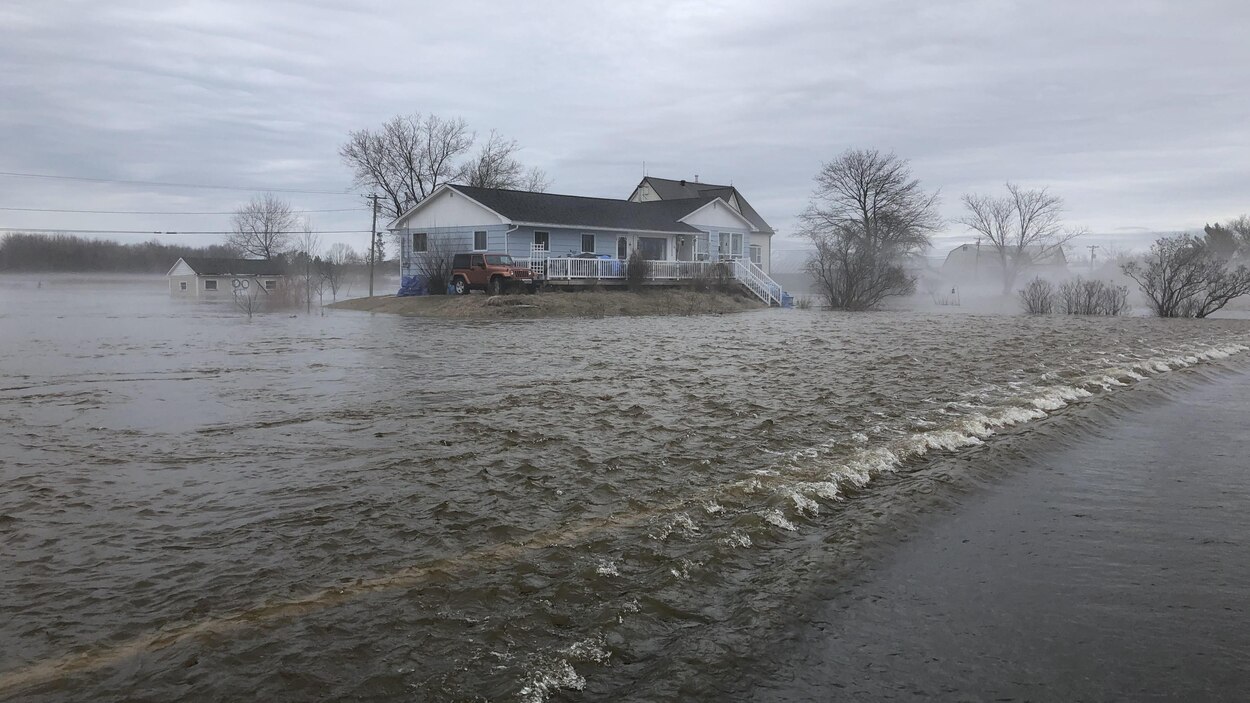 Inondations au N.-B. : espoir dans le nord, évacuation volontaire dans ...