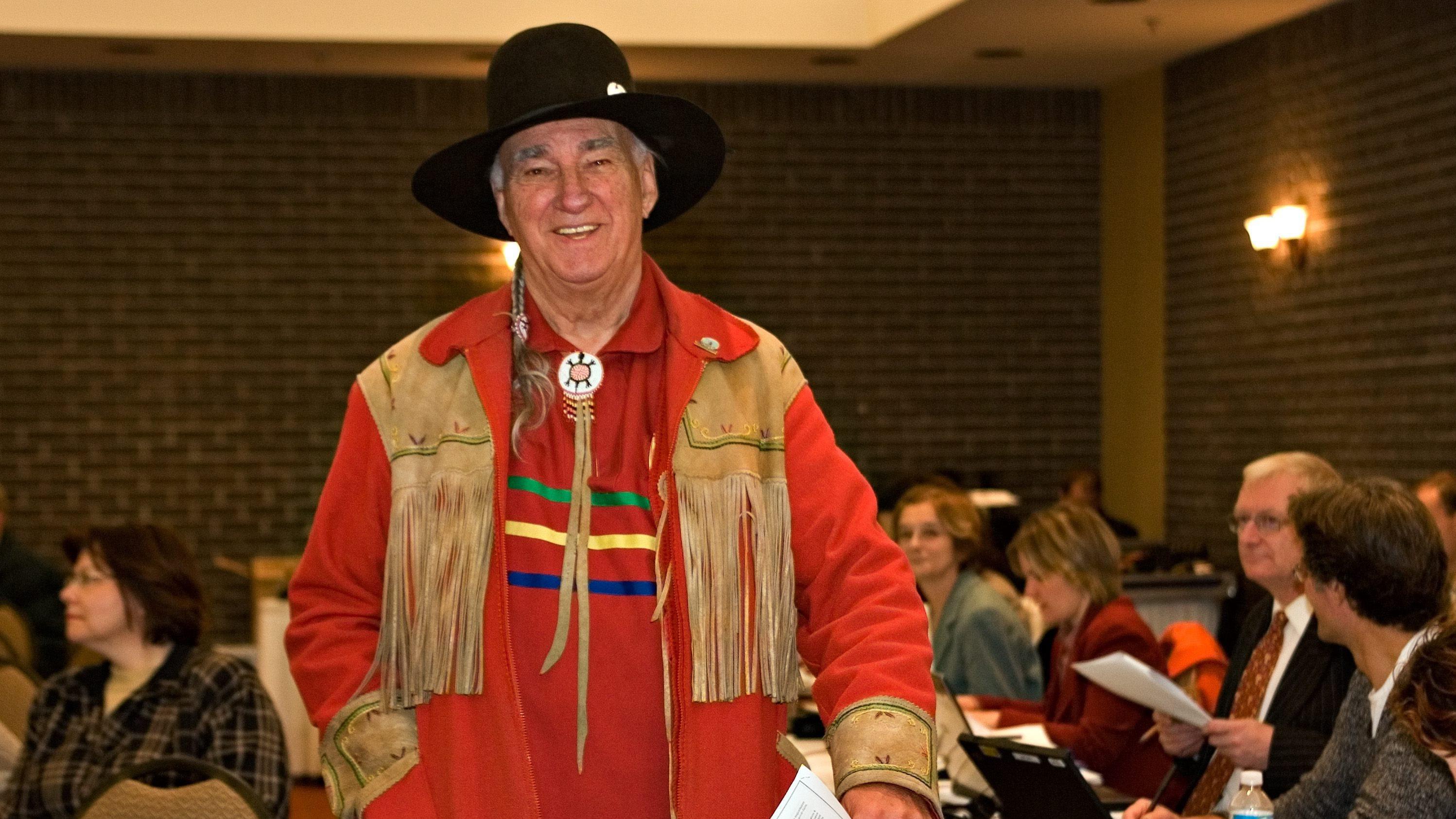 L'auteur René Boudreault rend hommage à Max Gros-Louis | OHdio | Radio ...