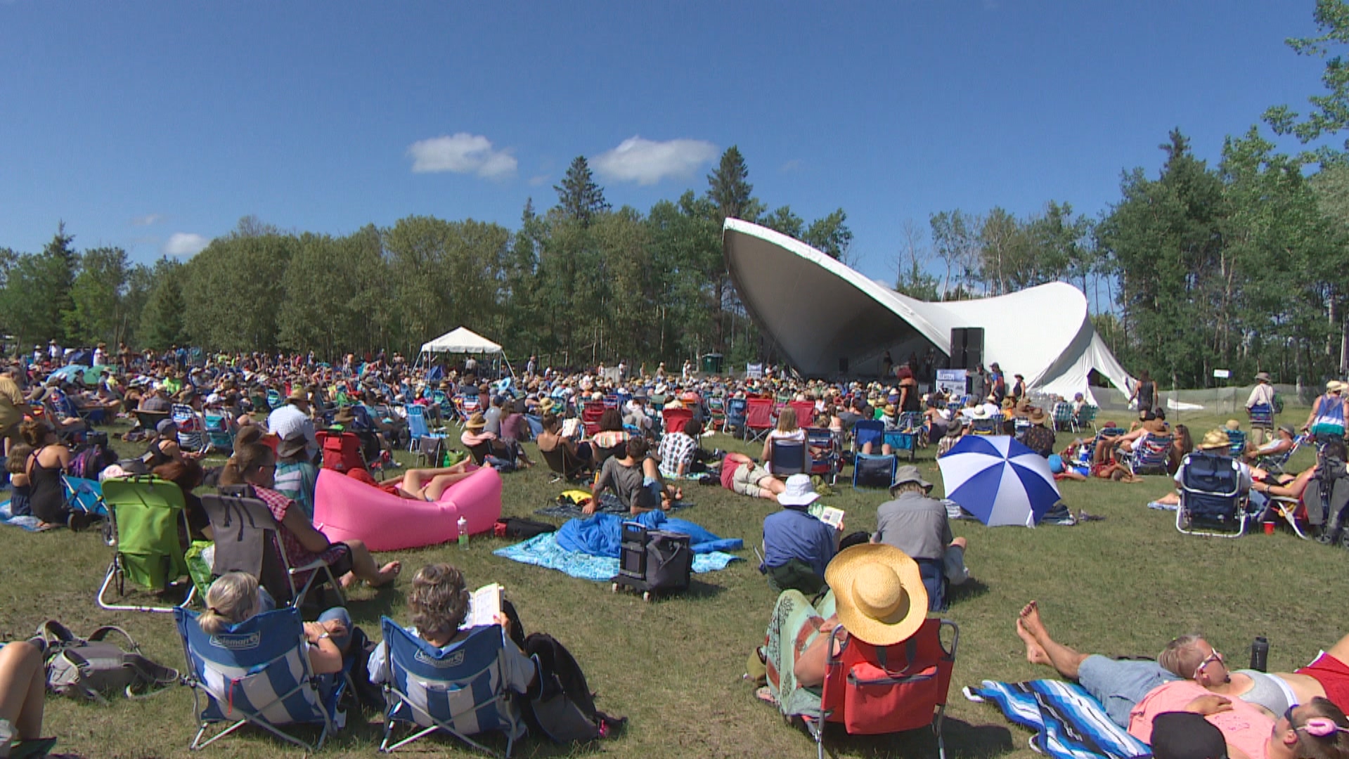 Recréer l’ambiance du Folk Fest chez soi | OHdio | Radio-Canada