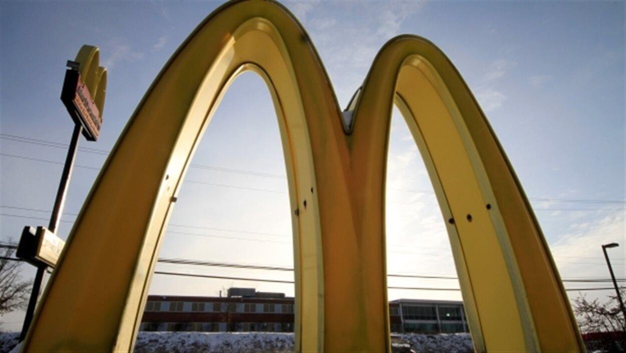 McDonald's lance une collection de vêtements | Radio-Canada