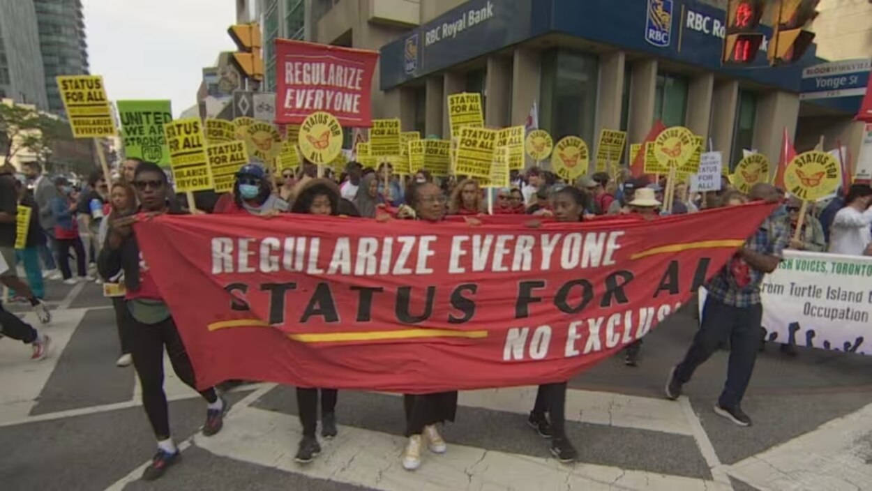 Migrant march for permanent residency fills downtown streets Sunday ...