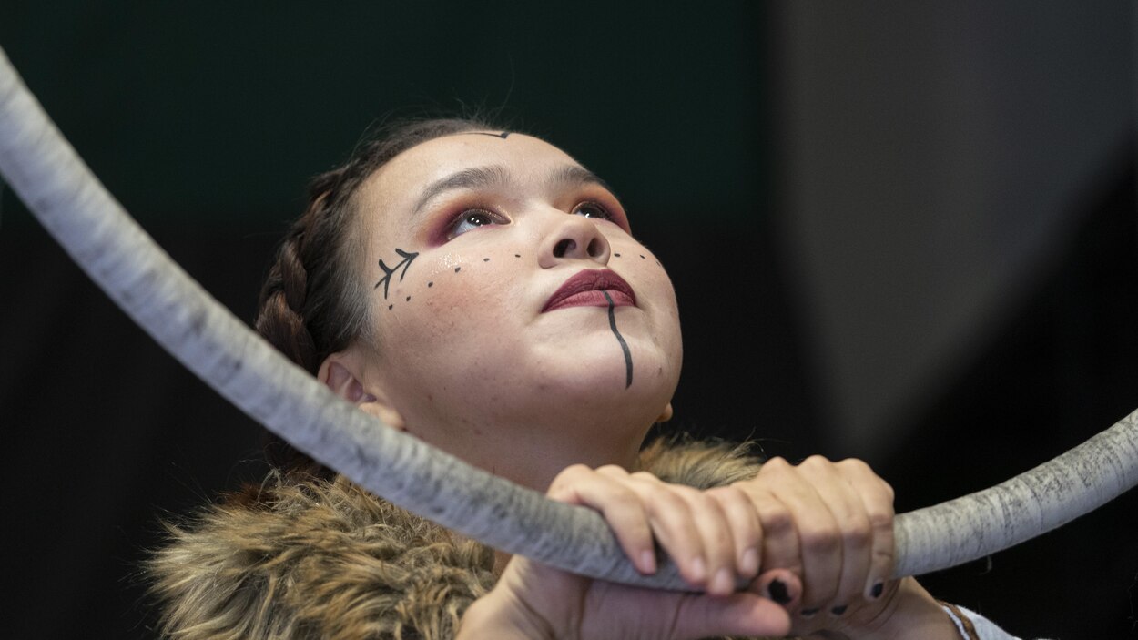 Le cirque inuit de Tupiq A.C.T. prend de l'altitude à Montréal | Radio ...