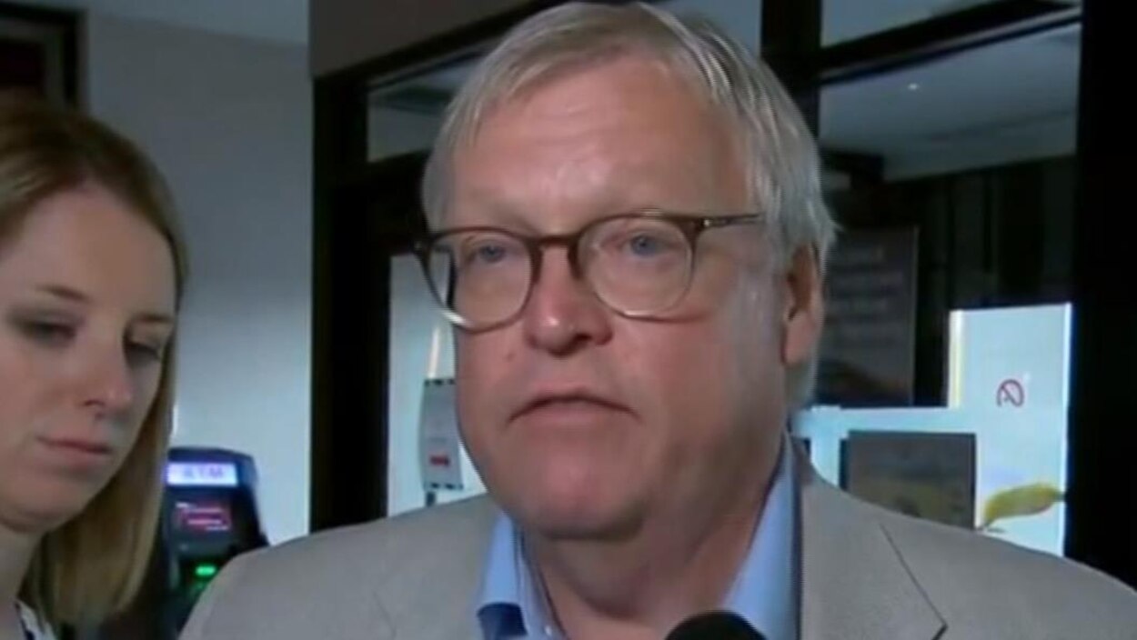 Compressions au CISSS-AT : le ministre Barrette vole à la défense de ...