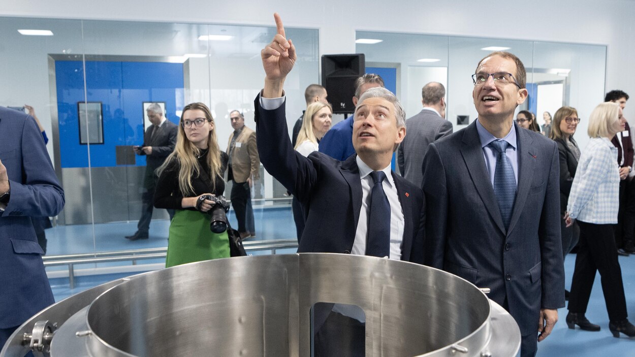 Moderna inaugure son usine de vaccins à Laval | Radio-Canada