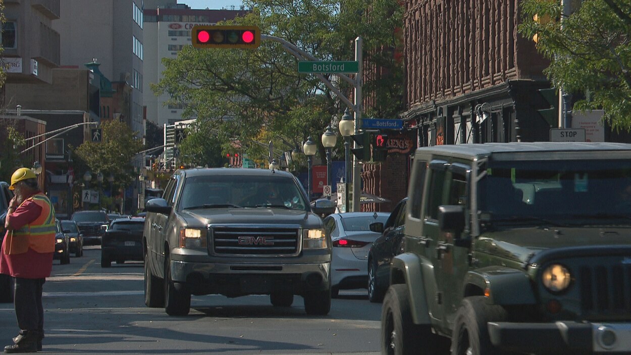 Bilinguisme dans l’affichage : Moncton devrait-elle revoir son approche ...