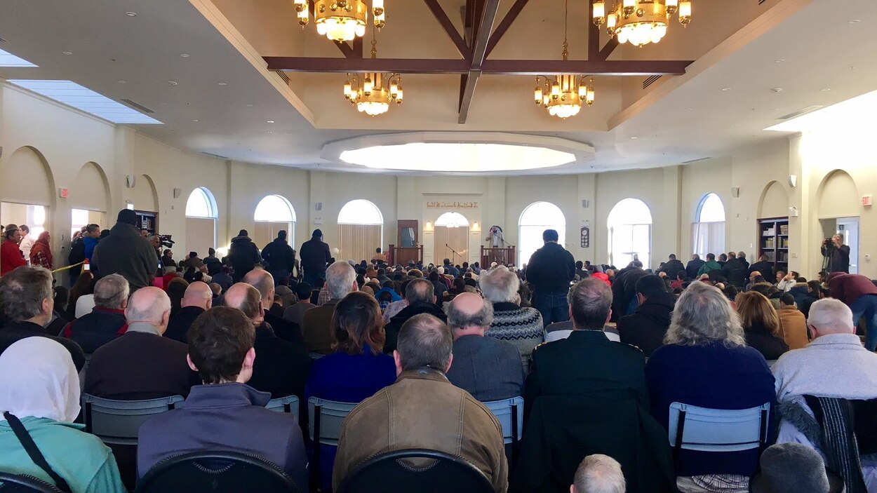 Une mosquée d'Halifax ouvre ses portes à des centaines de visiteurs ...