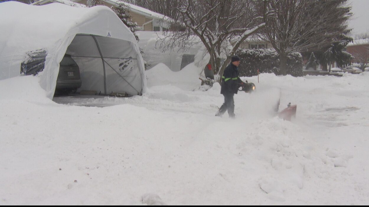 Plus de 15 centimètres de neige attendus en Estrie | Radio-Canada