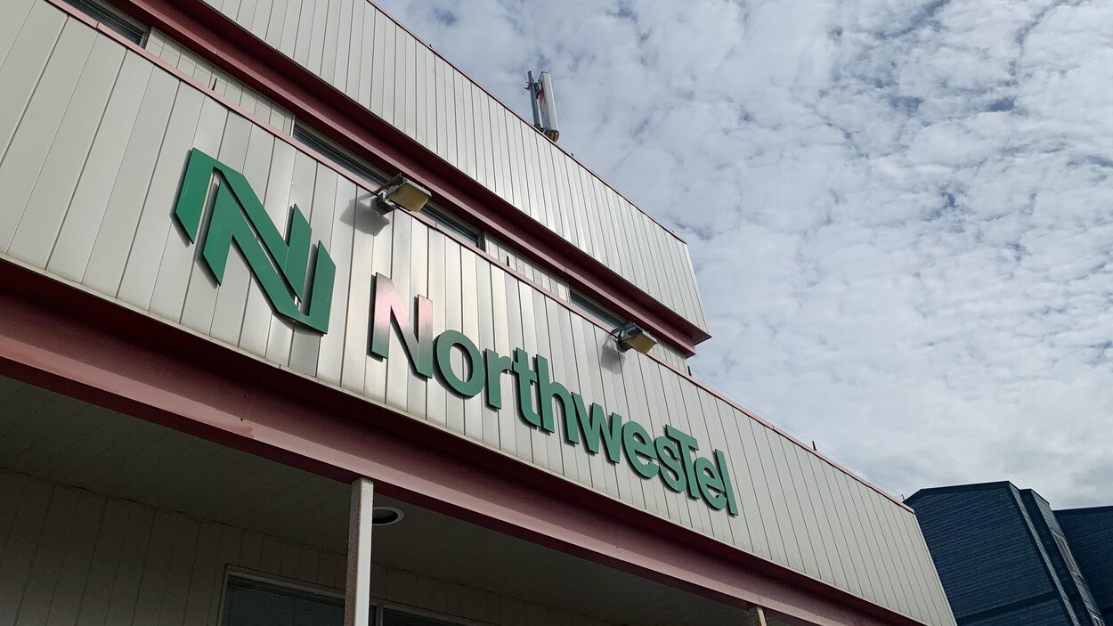 Northwestel jouit d'un quasi-monopole dans le Nord, dénonce le sénateur ...