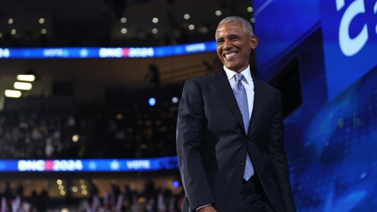 Barack Obama descend dans l’arène pour Harris | Radio-Canada