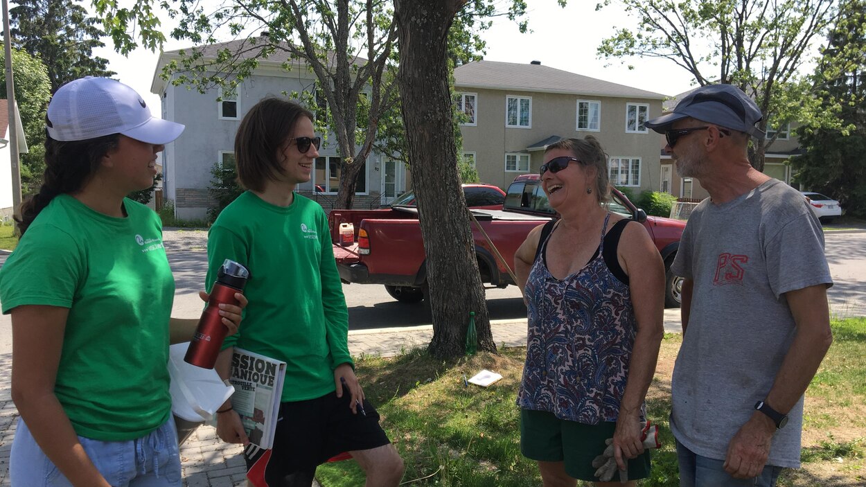 Une journée avec la patrouille verte de Rouyn-Noranda | Radio-Canada