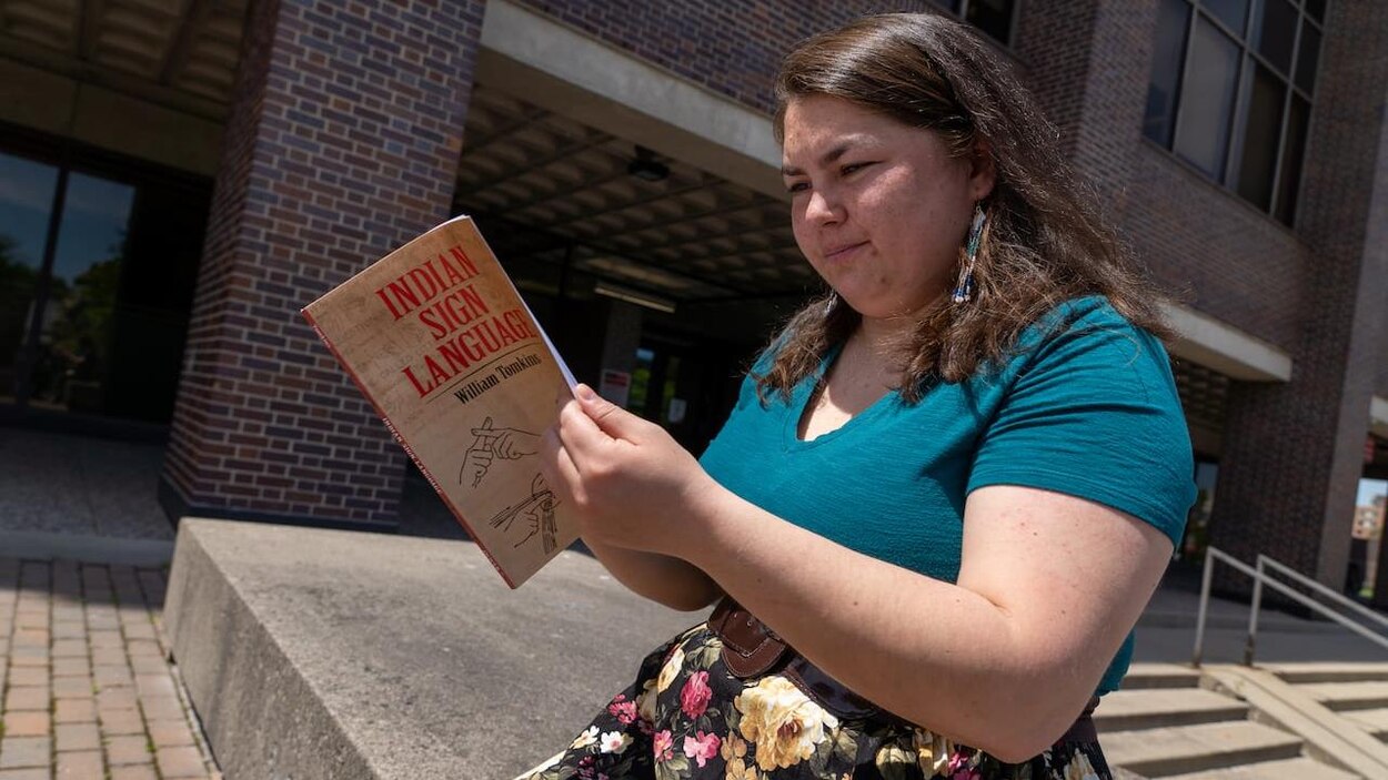 How Indigenous sign language is helping this woman connect with her ...
