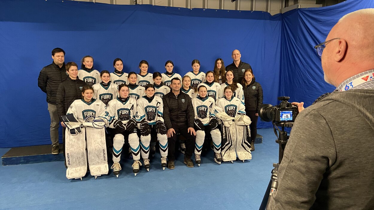 Une première rencontre du tournoi pee-wee de Québec | Radio-Canada