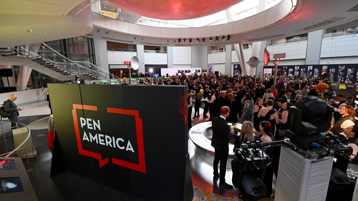 Des écrivains refusent des prix et des nominations de PEN America ...