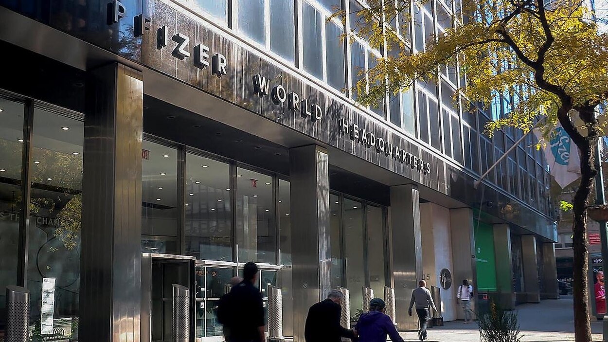 Pfizer signs deal to let generic drug companies make its COVID-19 ...