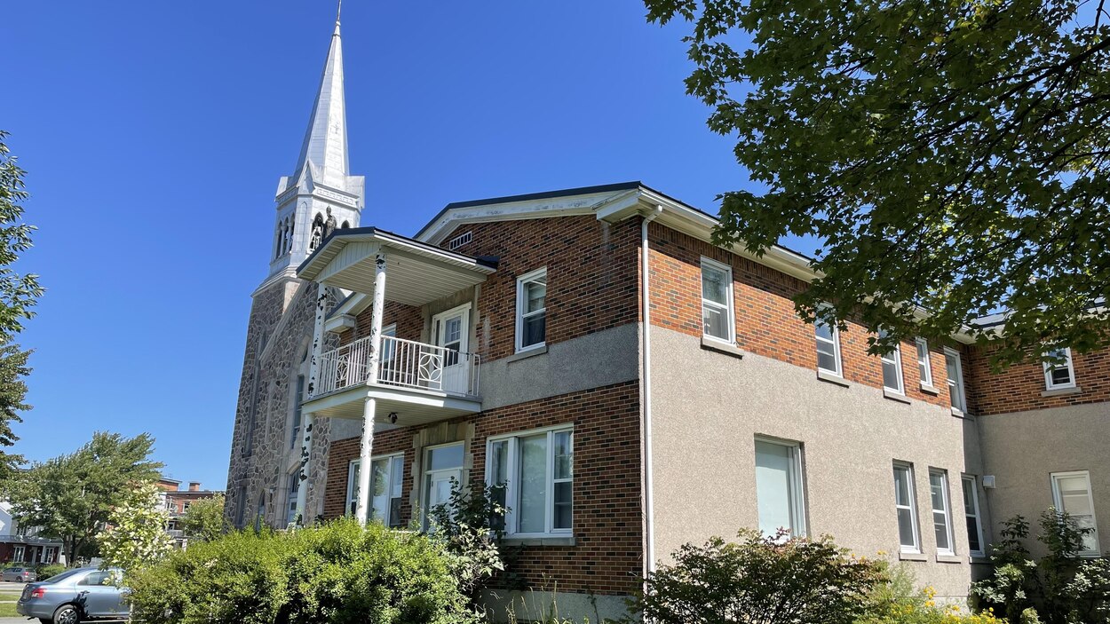 Des étudiants étrangers logent dans l’ancien presbytère de l’église ...
