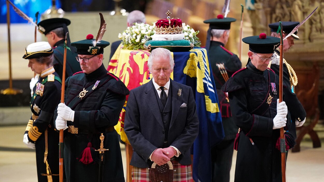 Kabaong ni Queen Elizabeth II ililipad mula Edinburgh patungong London ...