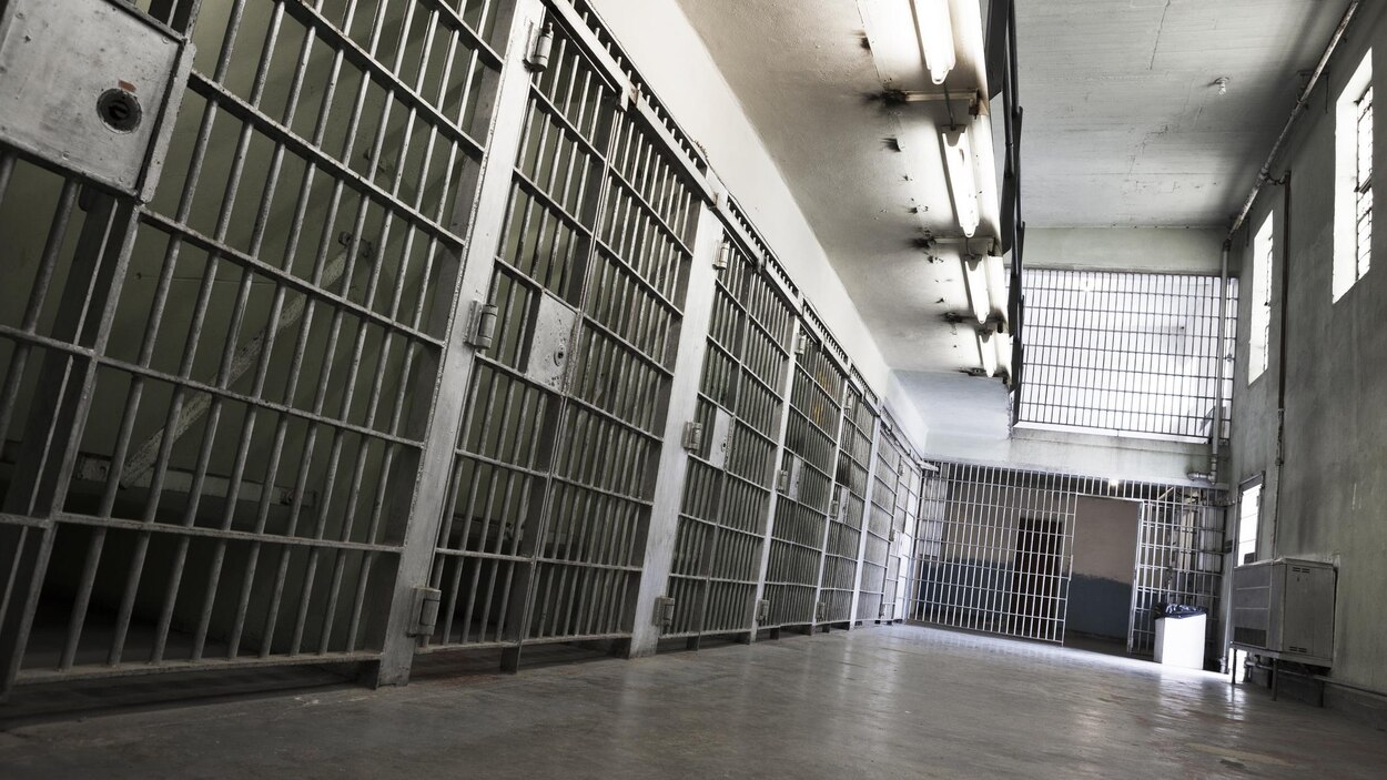 Une éclosion de COVID-19 fait rage dans une prison de Sarnia | Radio-Canada