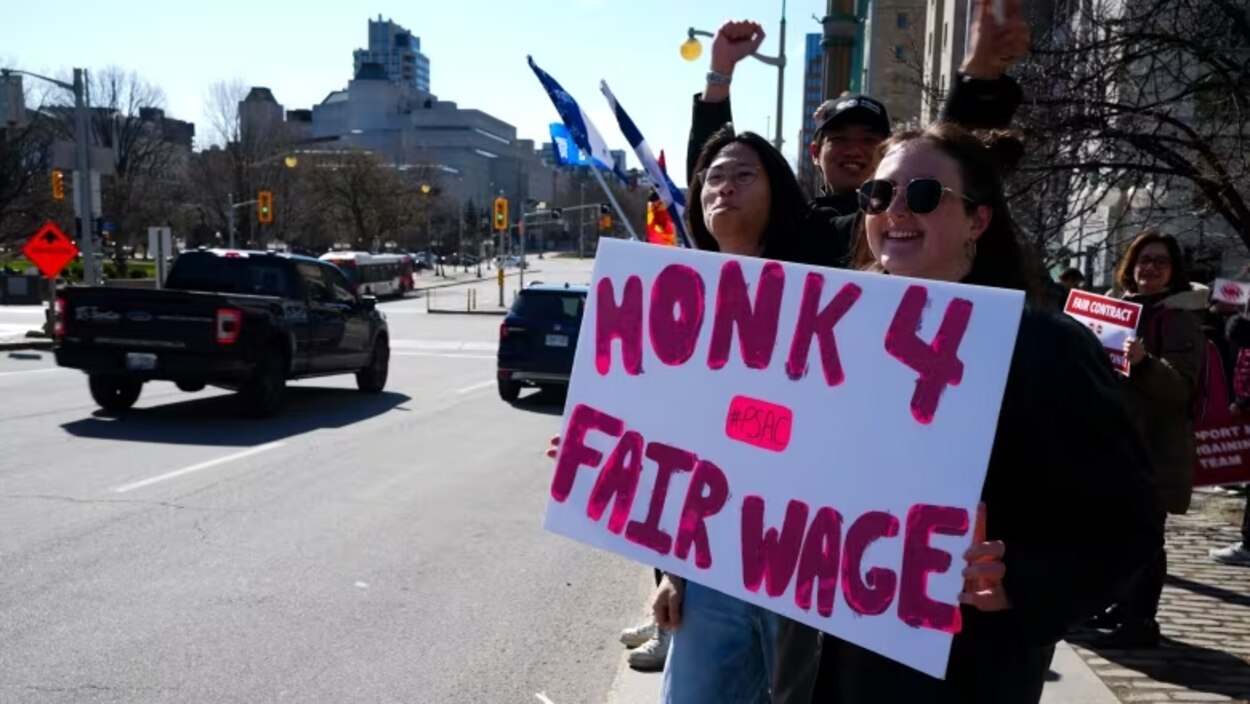 As PSAC strike drags on, experts say Canadians should prep for more ...
