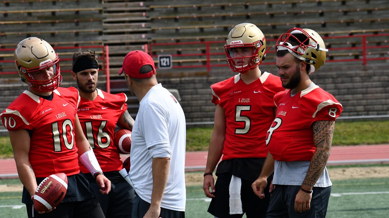 Rouge et Or : un changement au poste de quart-arrière? | Radio-Canada