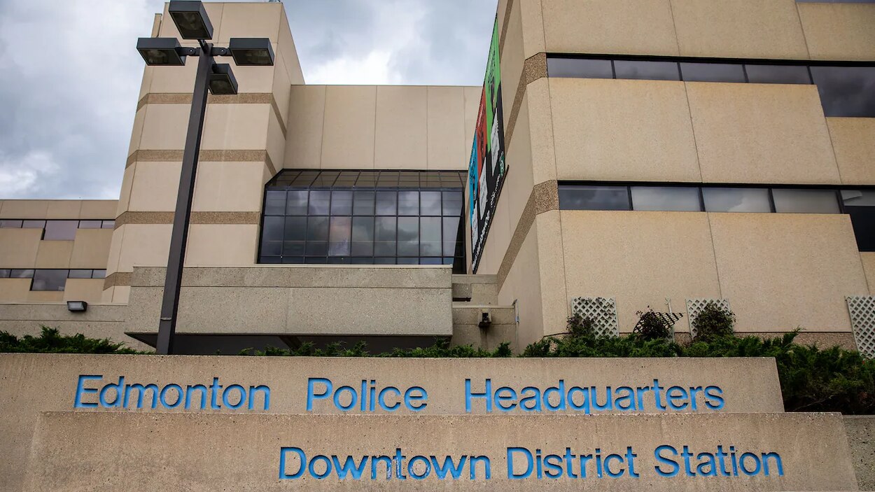 Un policier d’Edmonton rétrogradé pour violence excessive contre un ...