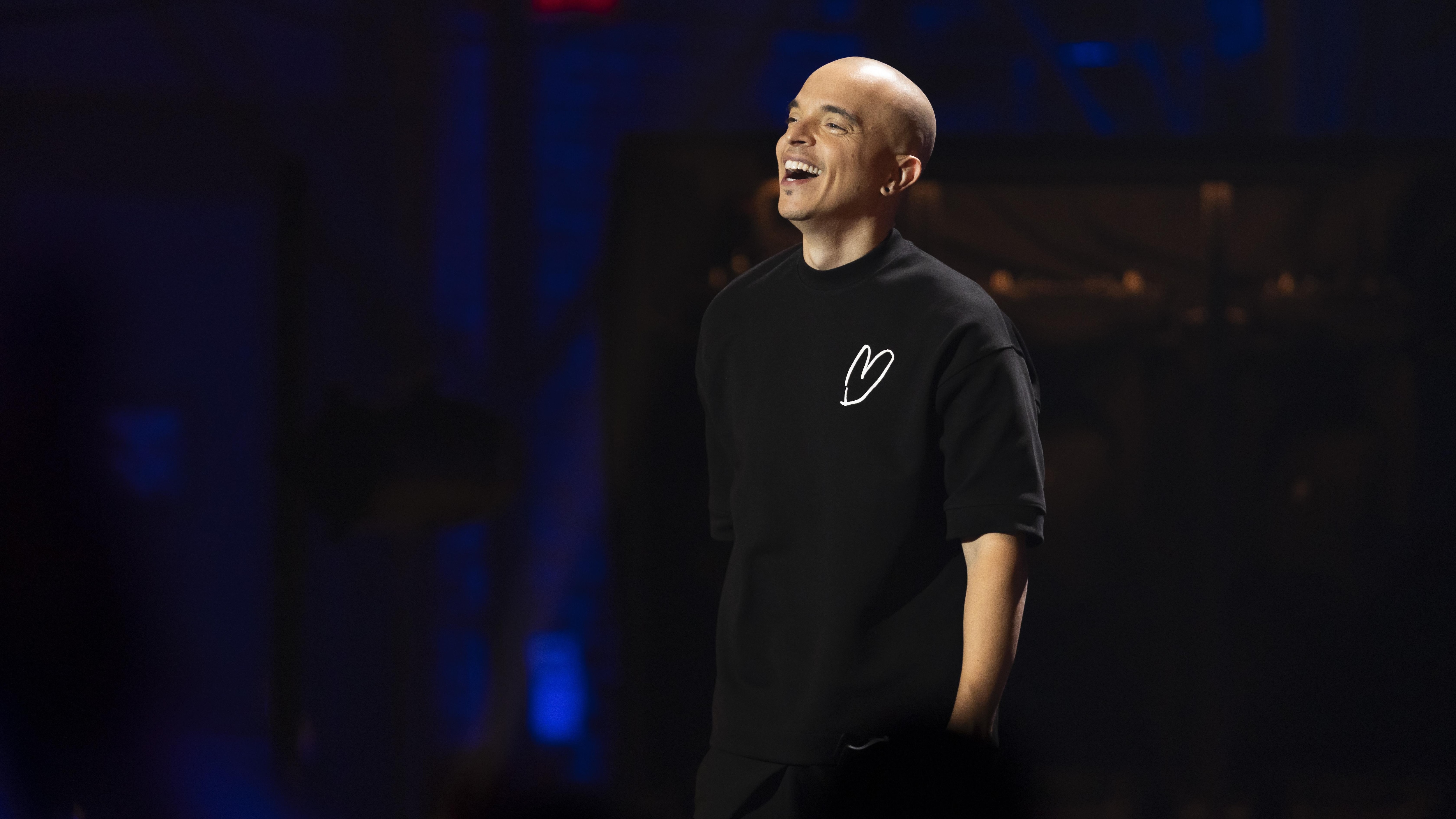 L'humoriste Rachid Badouri se dévoile dans son nouveau spectacle sur ...