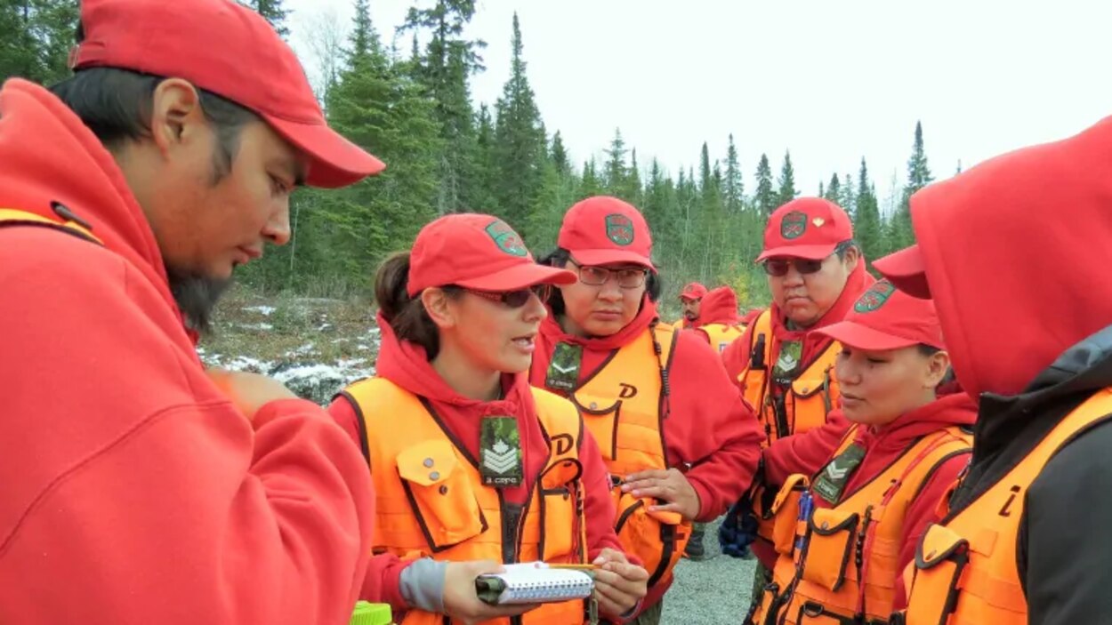En attente du retour de l'aéroglisseur, Pakua Shipu demande l'aide des ...