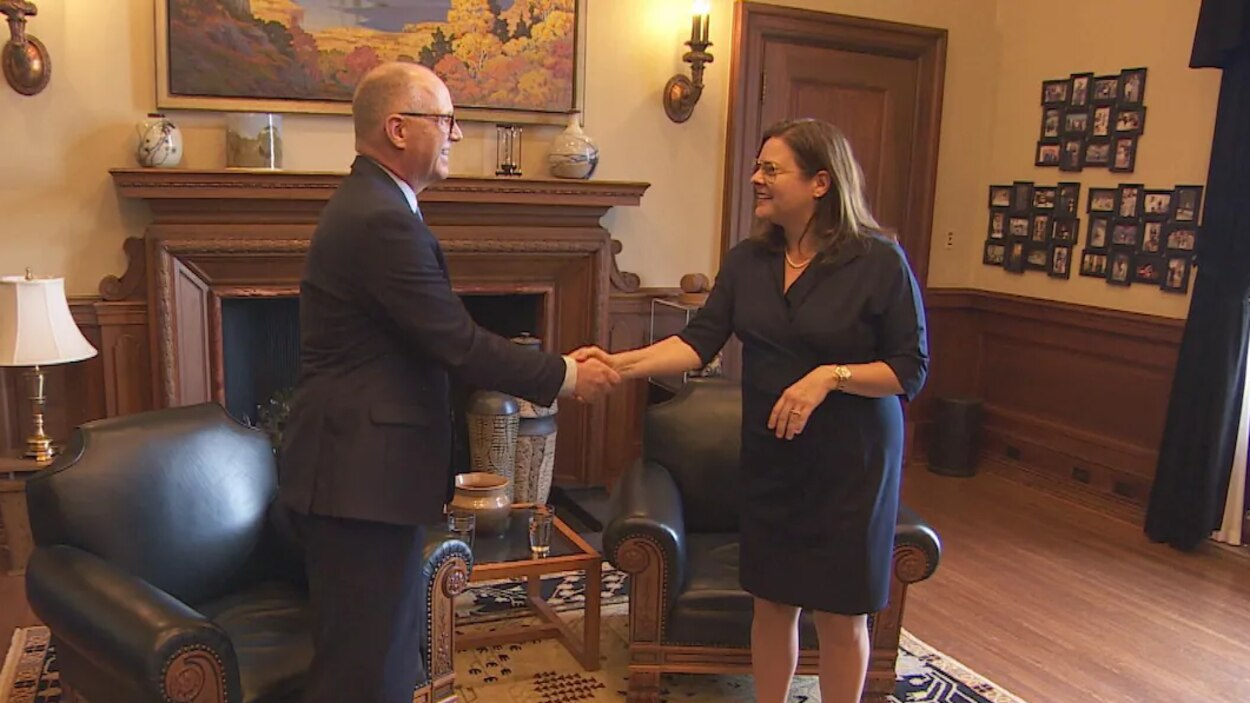 Le nouveau maire de Winnipeg rencontre la première ministre Heather ...