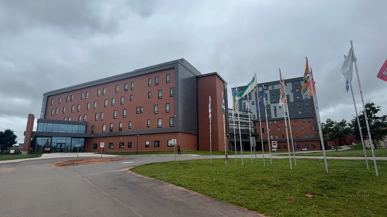 Des étudiants de l’UPEI logés dans une résidence construite pour les ...