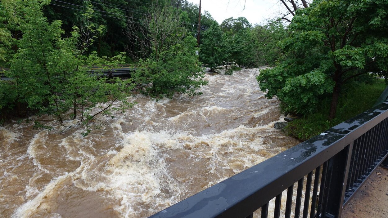 Des pluies torrentielles entraînent des inondations « historiques » en ...