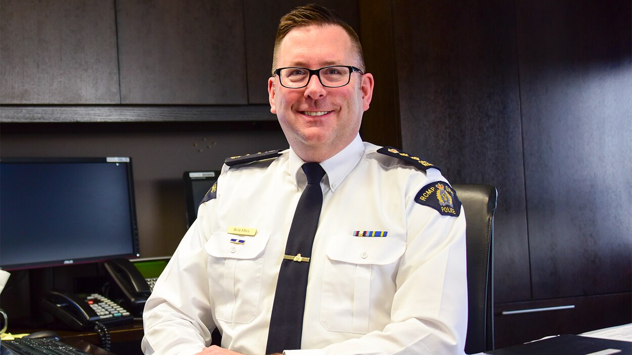Rob Hill nommé commandant divisionnaire de la GRC au Manitoba | Radio ...