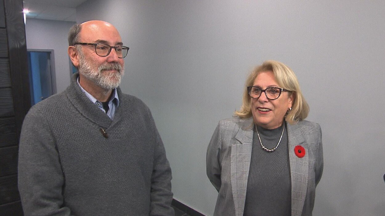 Robert Aubin passe le flambeau à Louise Charbonneau dans la ...