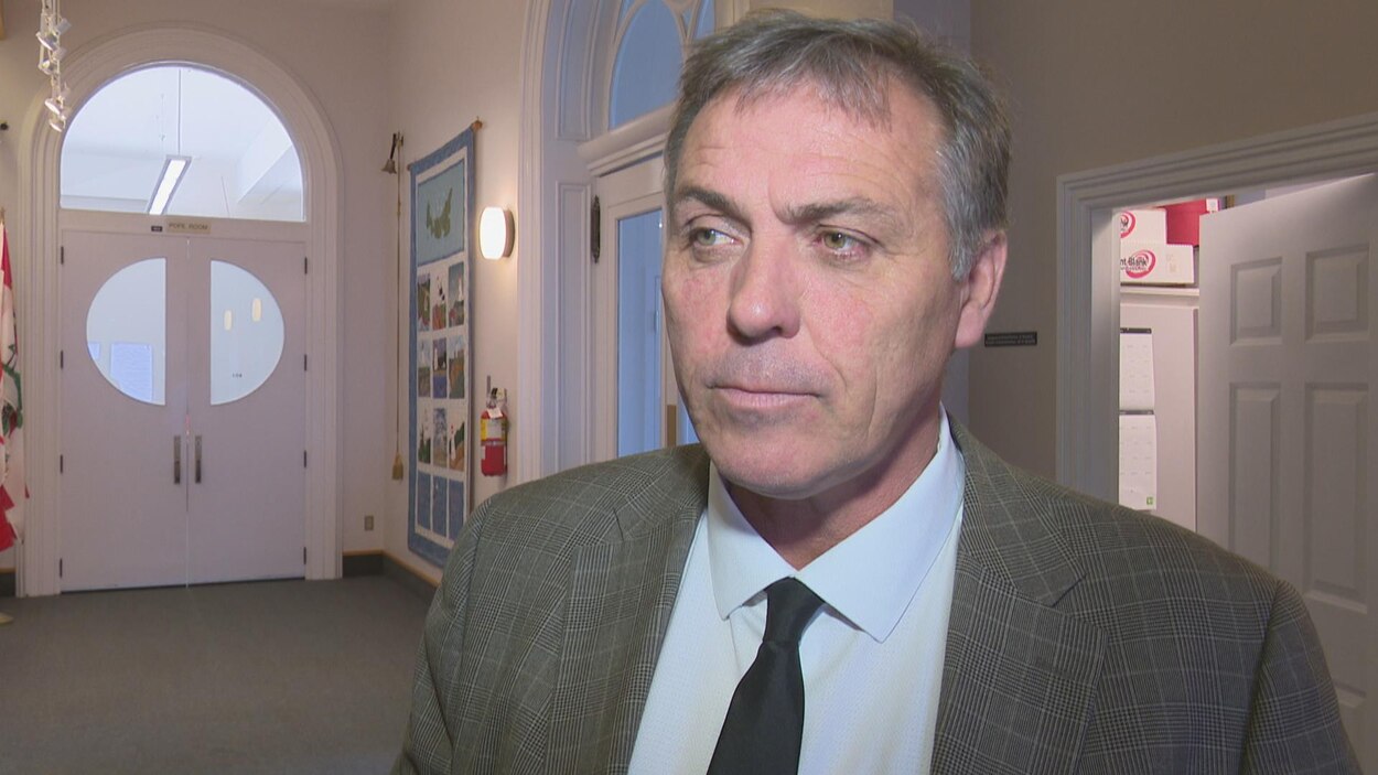 Le député libéral de Charlottetown-Winsloe, Robert Mitchell, tire sa ...
