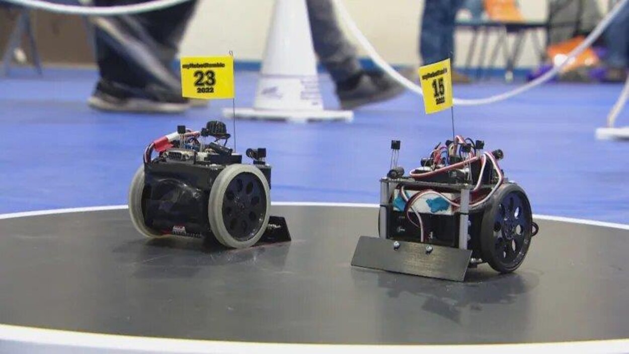 Des élèves du secondaire explorent la robotique en participant à un ...
