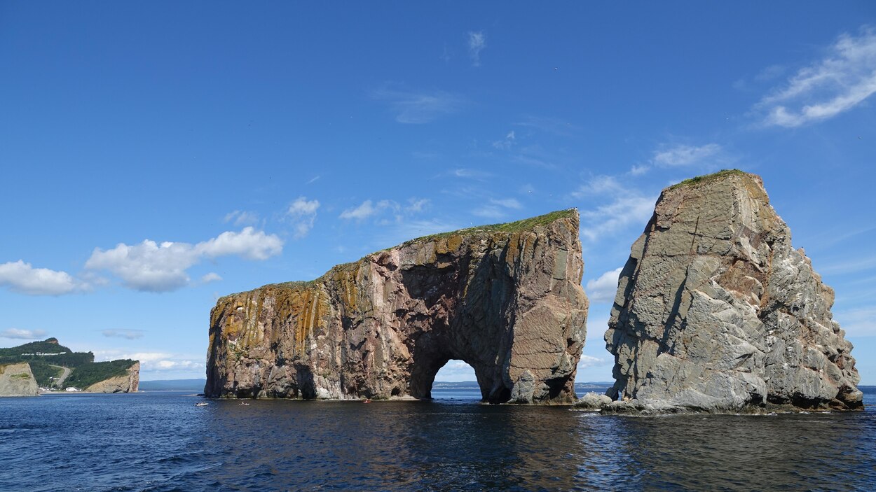 Le rocher Percé pourrait-il un jour avoir un deuxième trou? | Radio-Canada