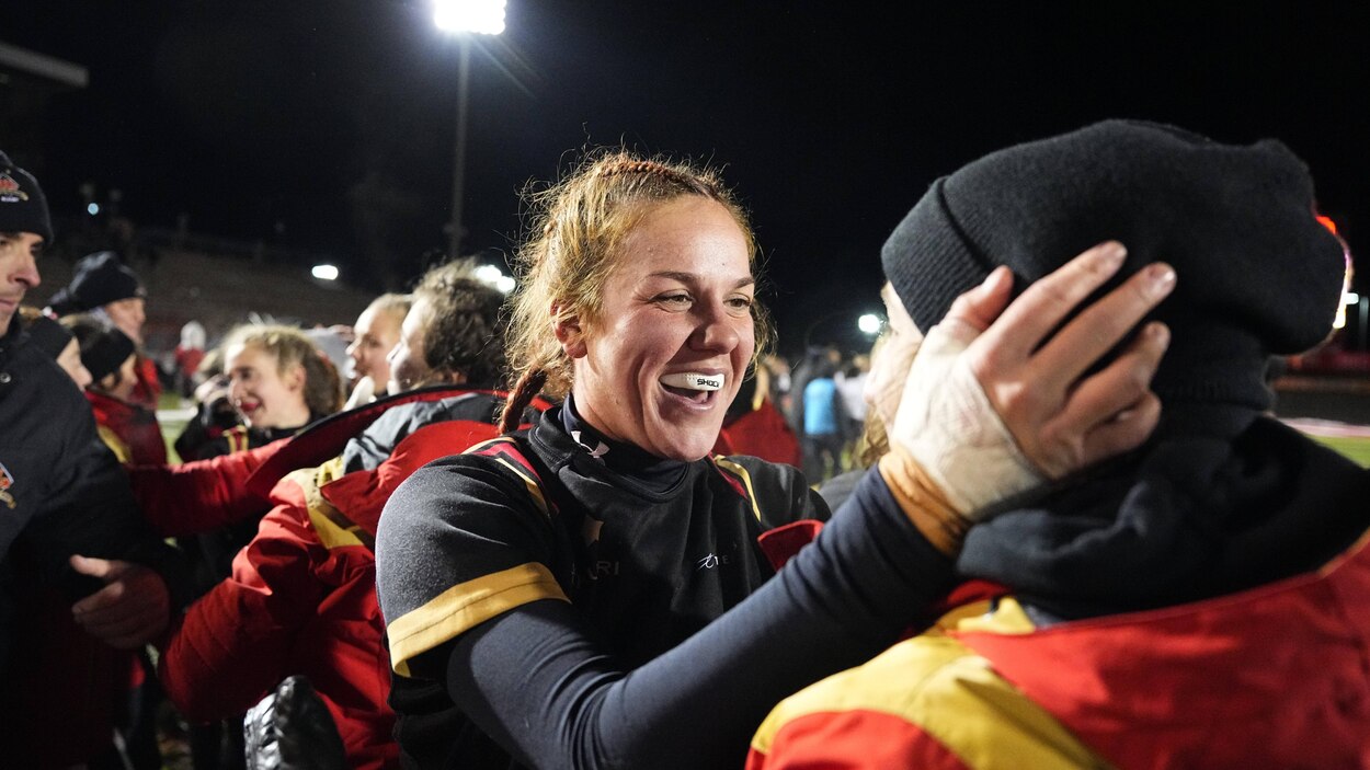 Rugby : le Rouge et Or l’emporte devant une foule record et accède à la ...