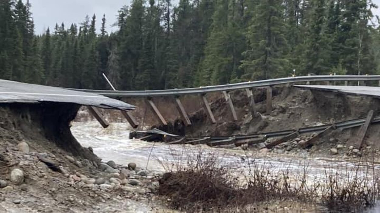 La route 382 rouverte entre Belleterre et Latulipe | Radio-Canada