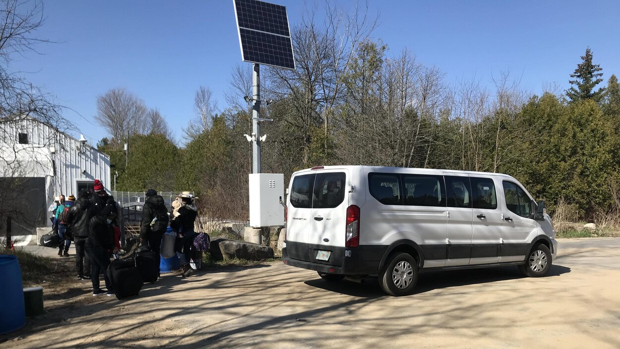 Chemin Roxham : des « enquêtes » sur les passeurs, mais aucune ...