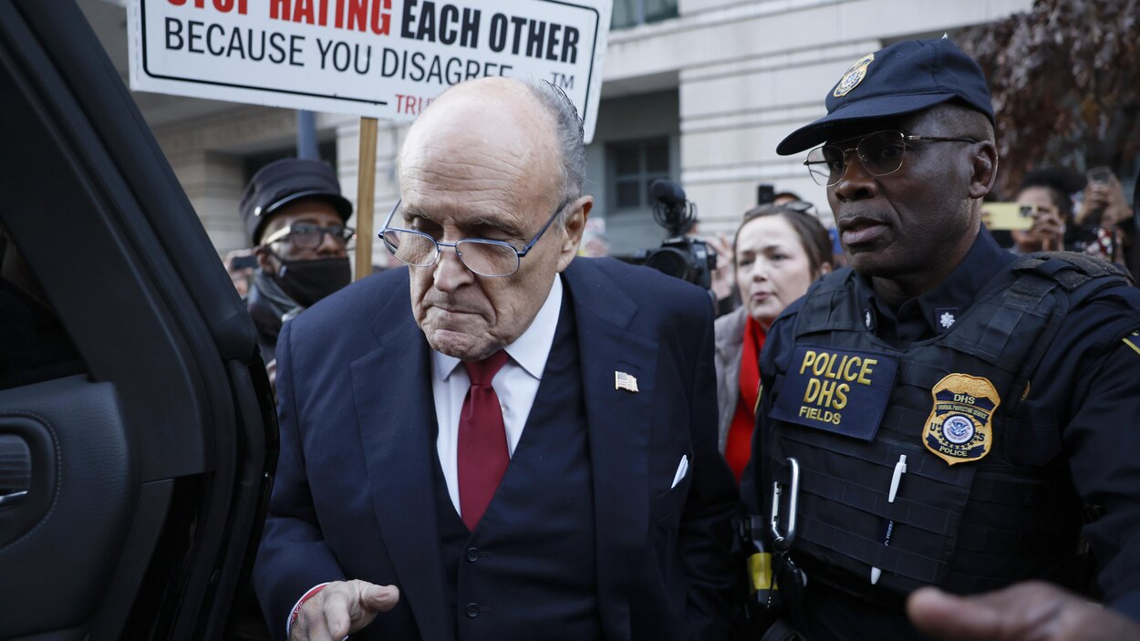 La chute continue pour Rudy Giuliani, radié du Barreau de New York ...